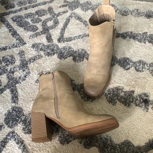 Pierre Dumas | Shoes | Nib Beautiful Pierre Dumas Barcelona Booties ...